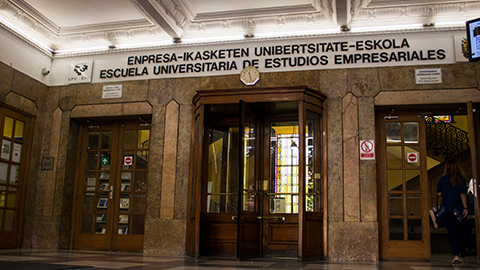 1.05-ESTUDIAR EN BILBAO ESCUELAS DE NEGOCIO FONDO - Bilbao Gazte
